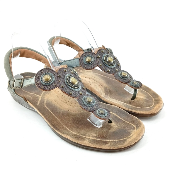 Clarks | Shoes | Clarks Southwest Medallion Studded Strappy Sandals ...